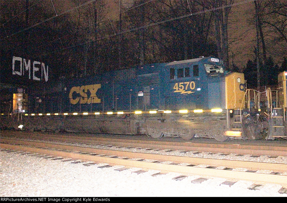 CSX SD70MAC #4570 on Q410-15